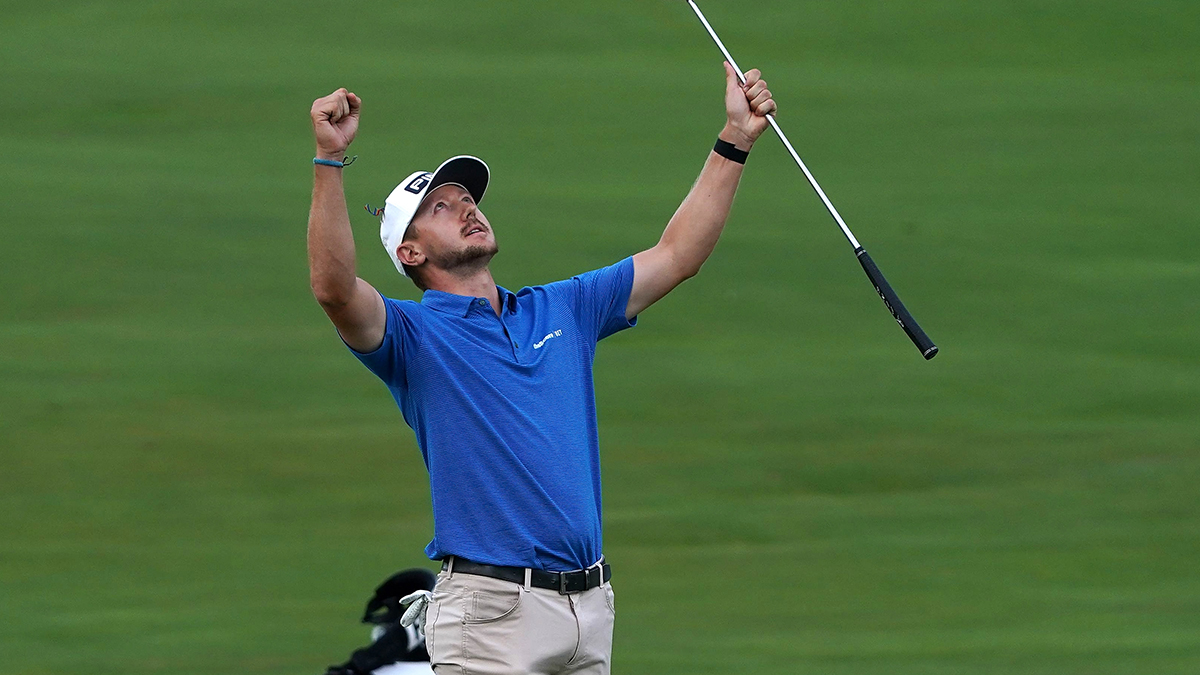 Mackenzie Hughes sinks clutch putt to advance to TOUR Championship ...