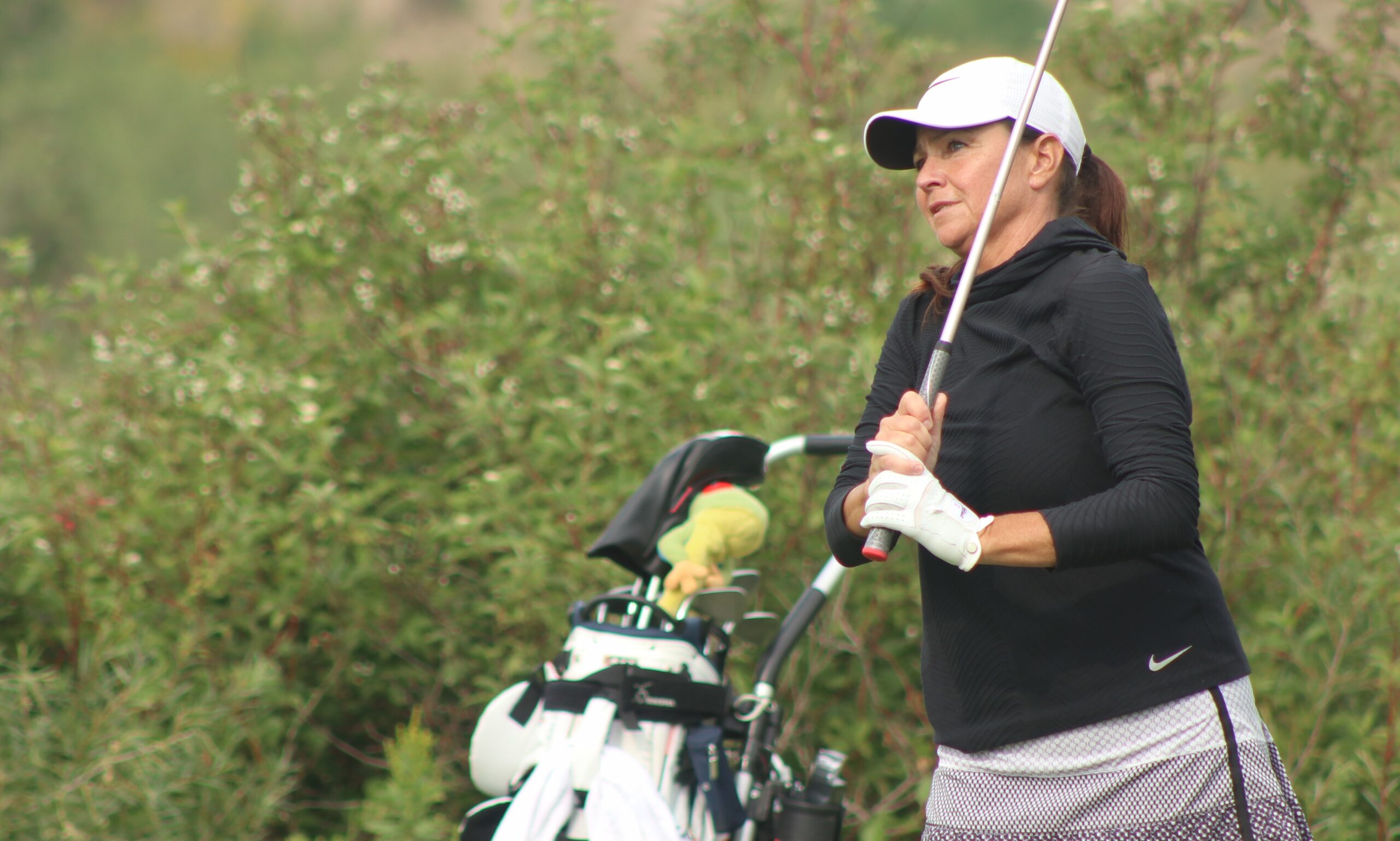 Walker moves into lead at Senior Women’s; Hallberg stays on top in men ...